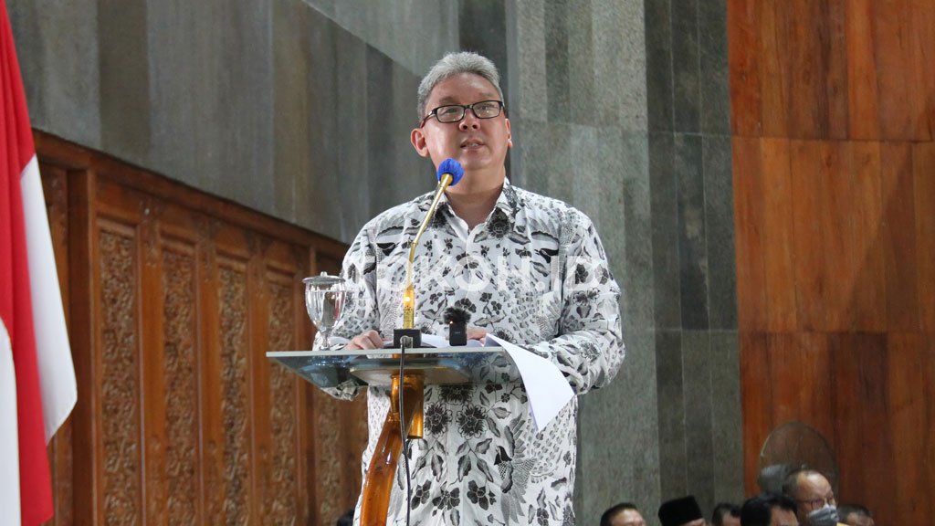 Dr. Berly Martawardaya: Menjaga Bumi, Membangun Bangsa - TokohIndonesia ...